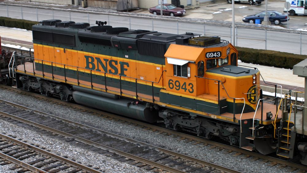 BNSF 6943 rolls through Altoona on an eastbound stack train